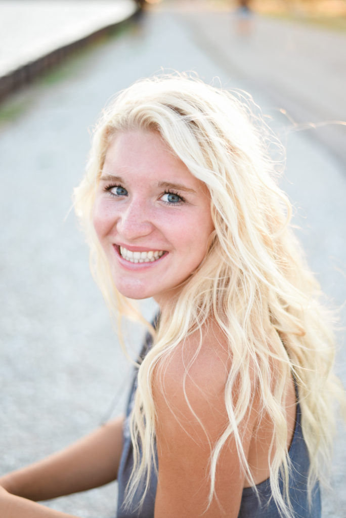Emma's Senior Portrait Session | Milwaukee Lake Front & Retzer Nature ...
